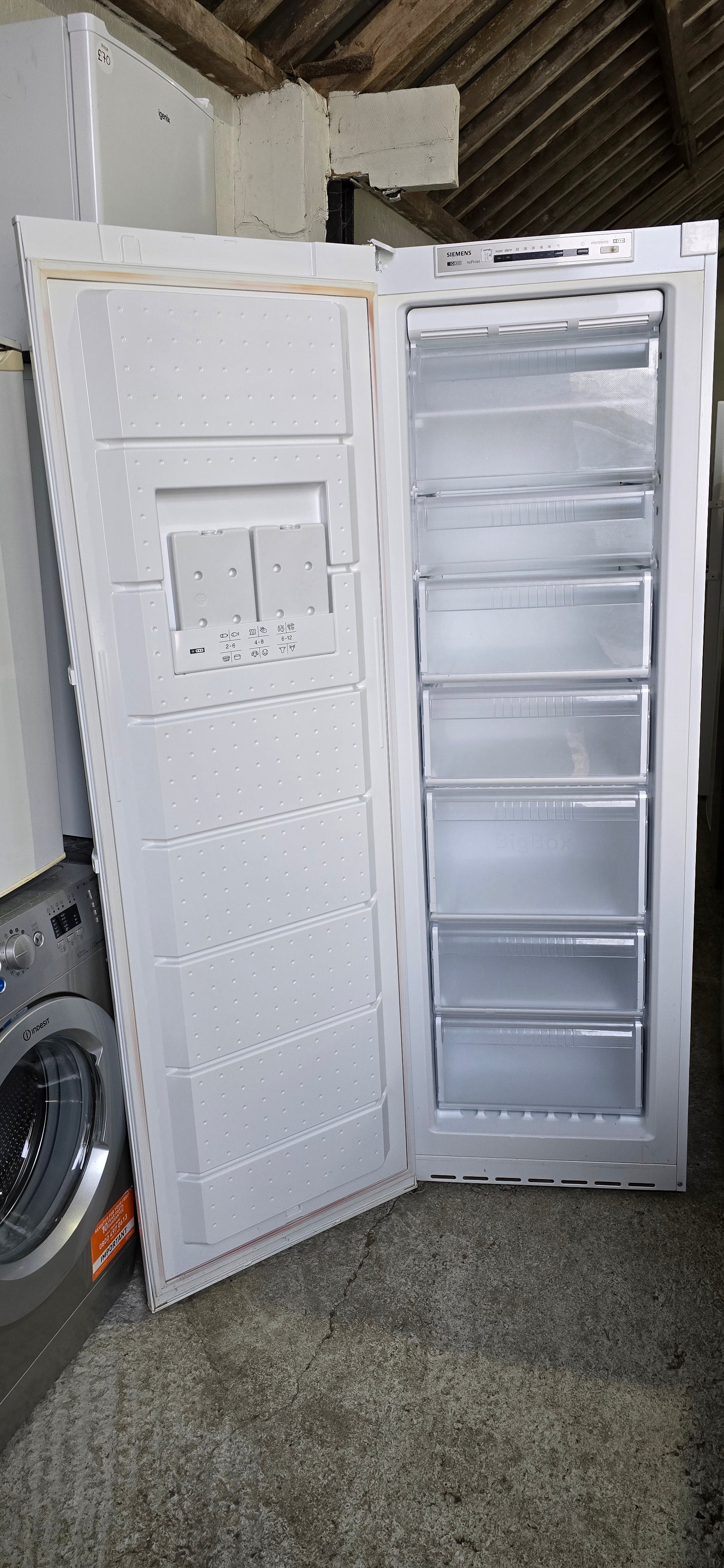 Siemens iQ300 - 60cm Frost free Upright Tall Freezer Model - GS32NV23G ...