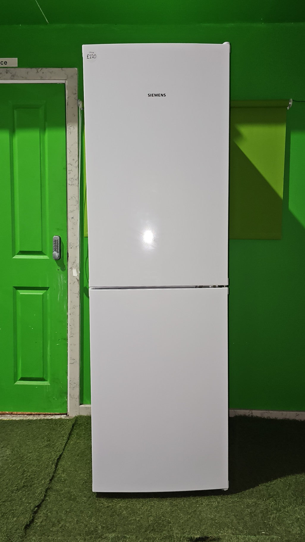 EcoSmart Appliances - Siemens ExtraKlasse No Frost Fridge Freezer (125